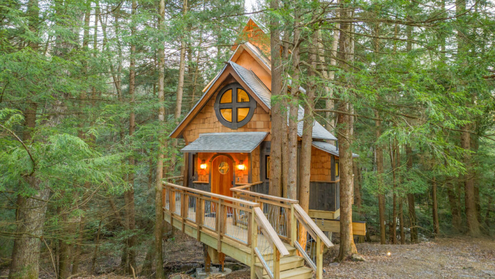 Enchanted Luxury Treehouse w/ Fireplace! - Hemlock Haven